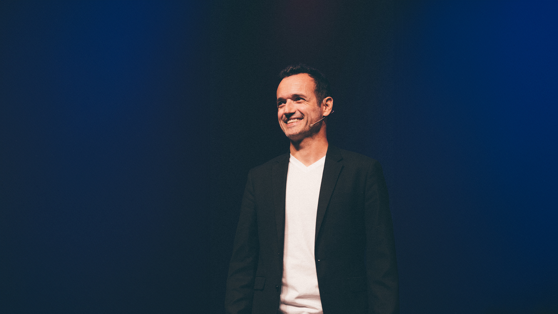 La Magie de l'Humour de Fabien Olicard - Socialize Magazine